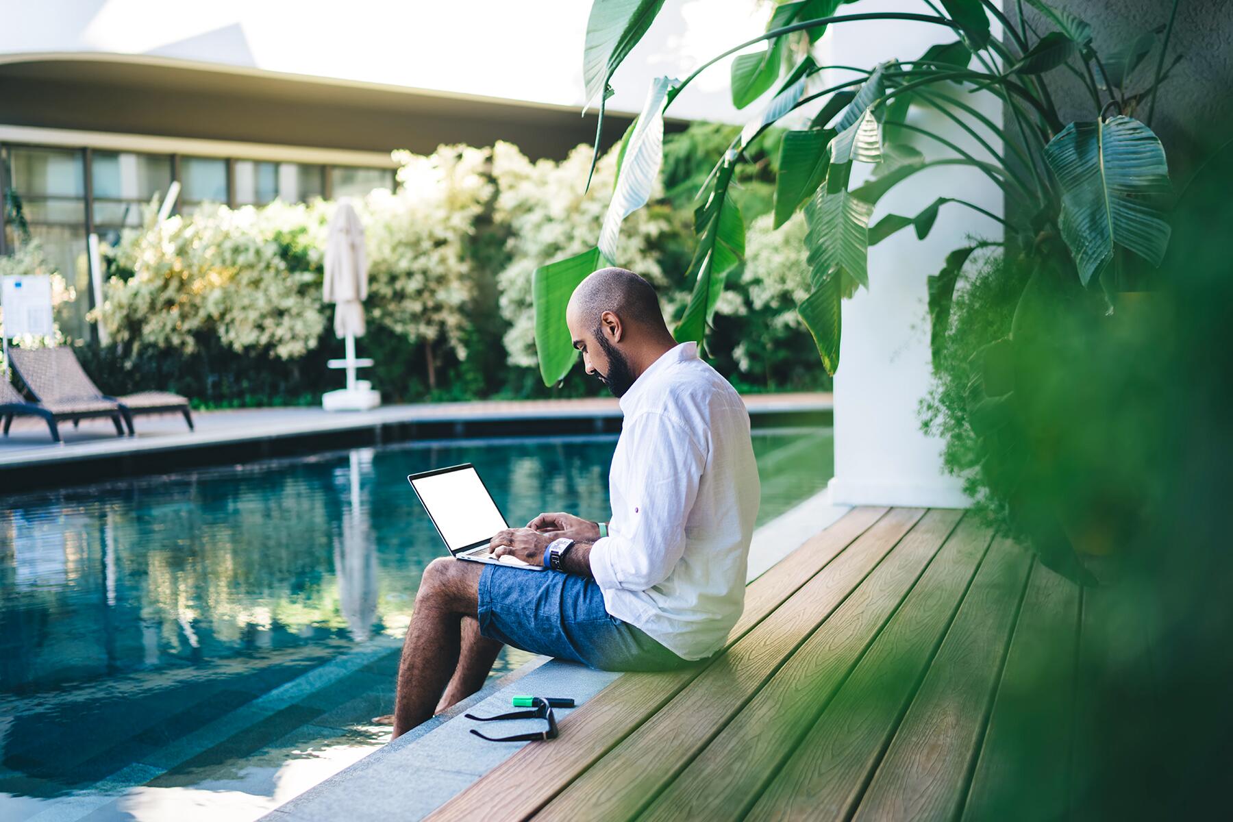 Waar je op moet letten bij gebruik van je telefoon in het vliegtuig ...